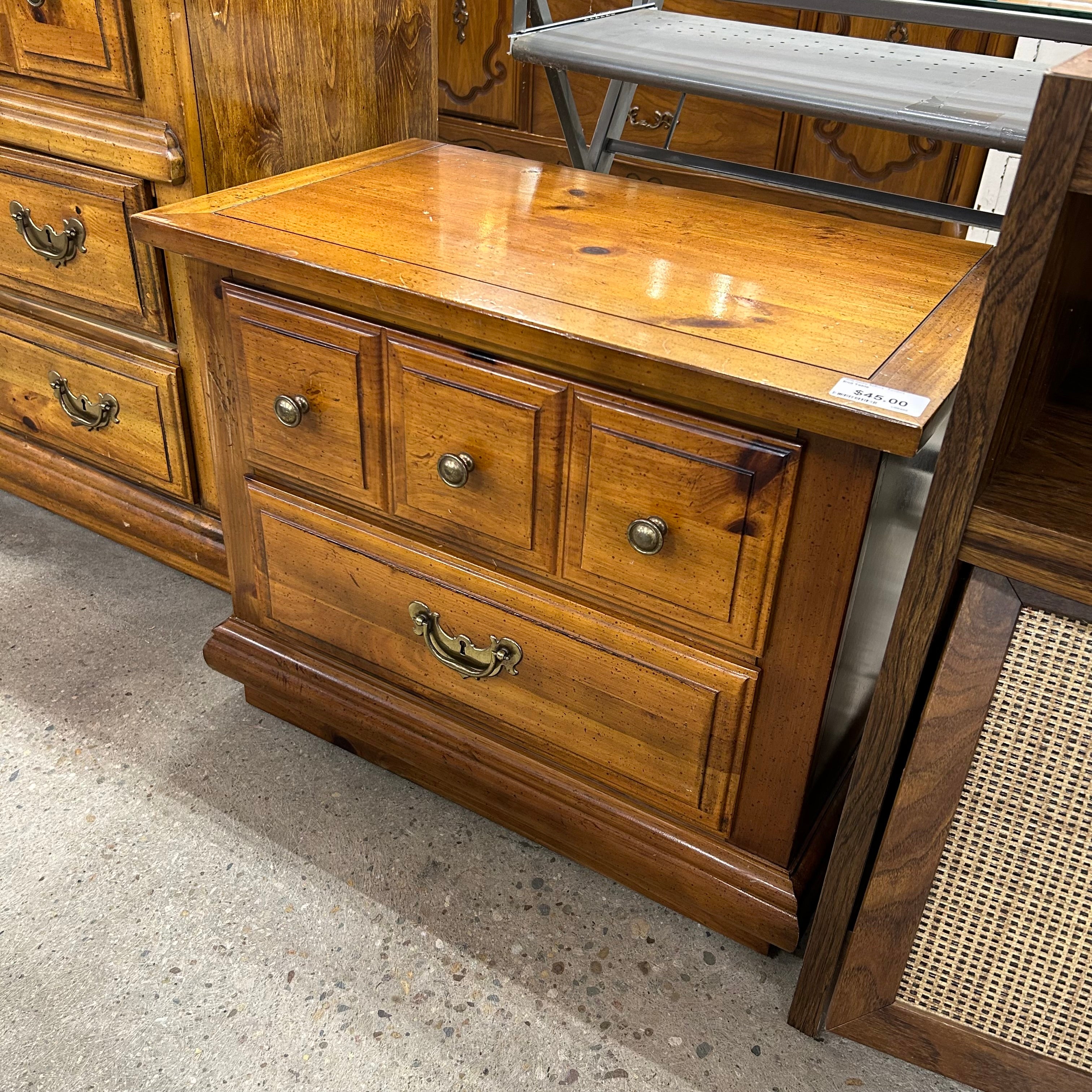 Lea Nightstand – GDM Habitat for Humanity ReStore